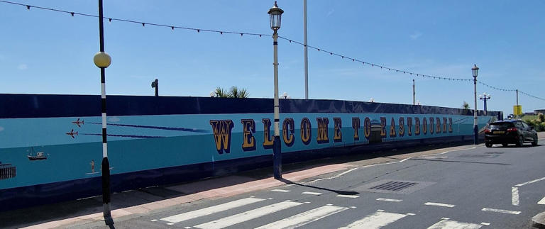 New vinyl wrap unveiled around Eastbourne Bandstand