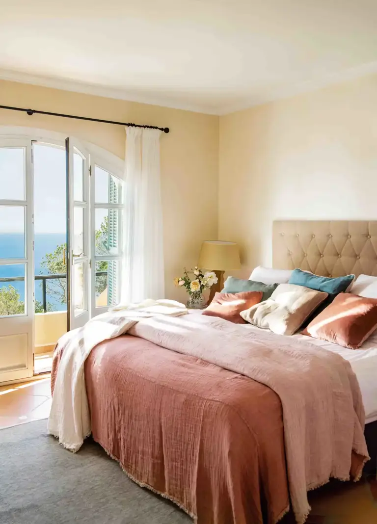 Adiós al dormitorio blanco: 7 colores bonitos, serenos y fáciles de ...
