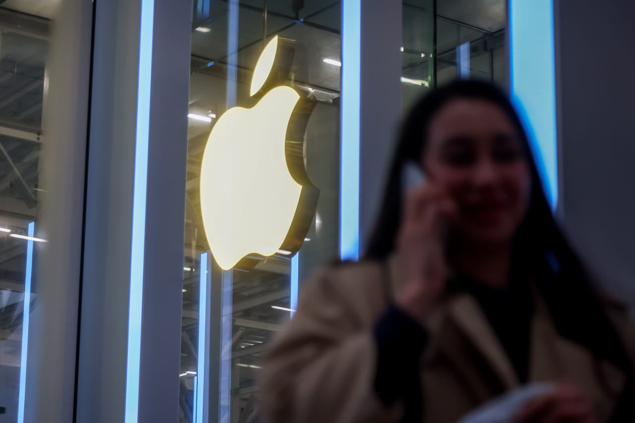 Apple just hit a record high with its AI engines idling. Imagine what ...