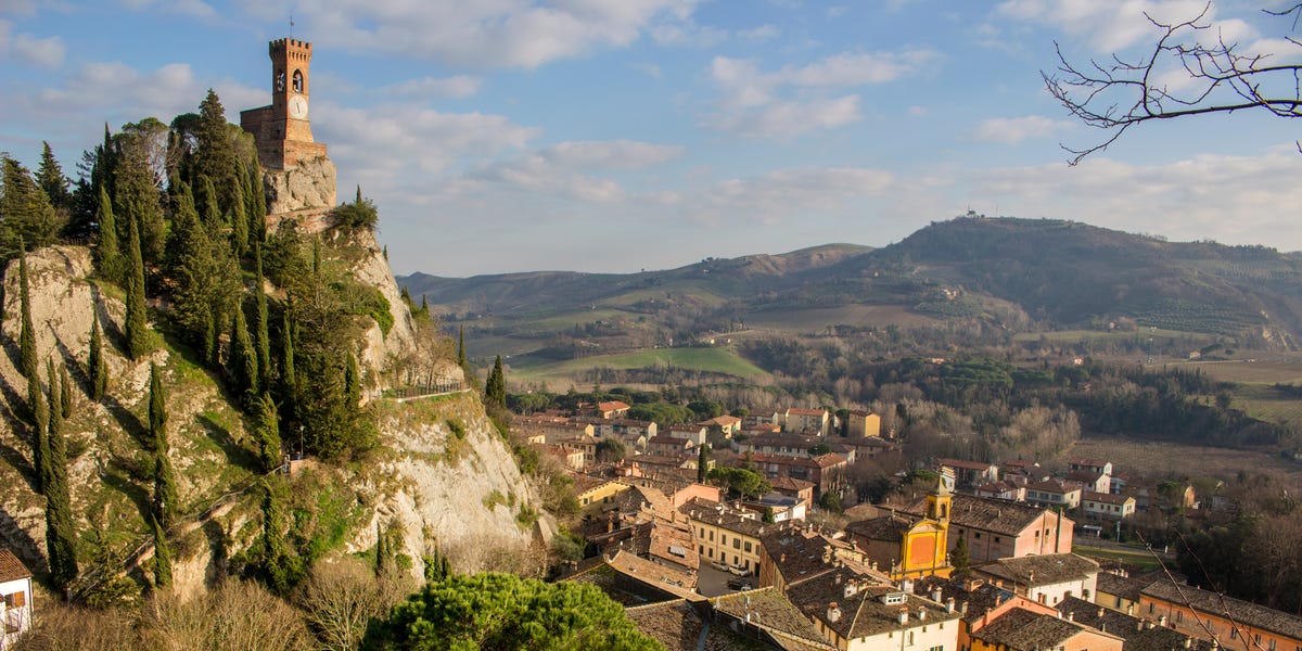 Il borgo degli asini in Italia: c’è una strada costruita interamente ...