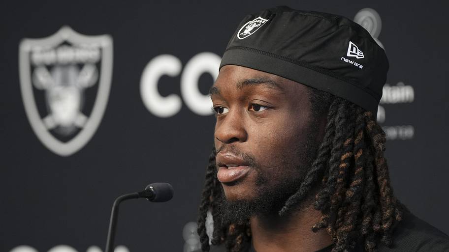 HOF RB takes unnecessary (and inaccurate) shot at Raiders and Ashton Jeanty
