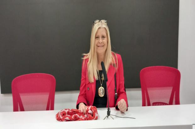 New Darlington mayor praises 'wonderful town' after taking chains of office