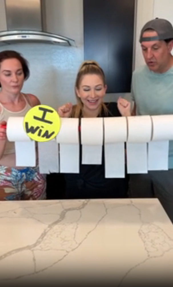 Household prize challenge with two friends