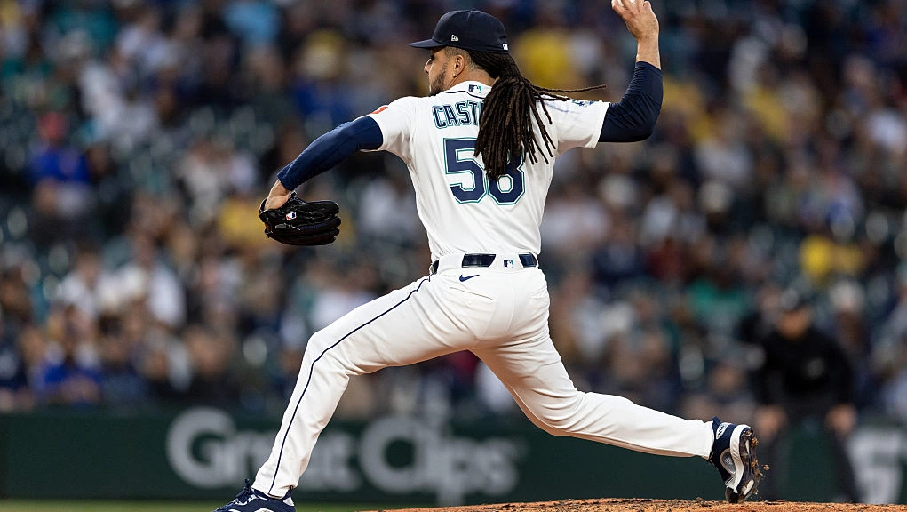Castillo's dugout anger spotlights Mariners' risky piggyback plan