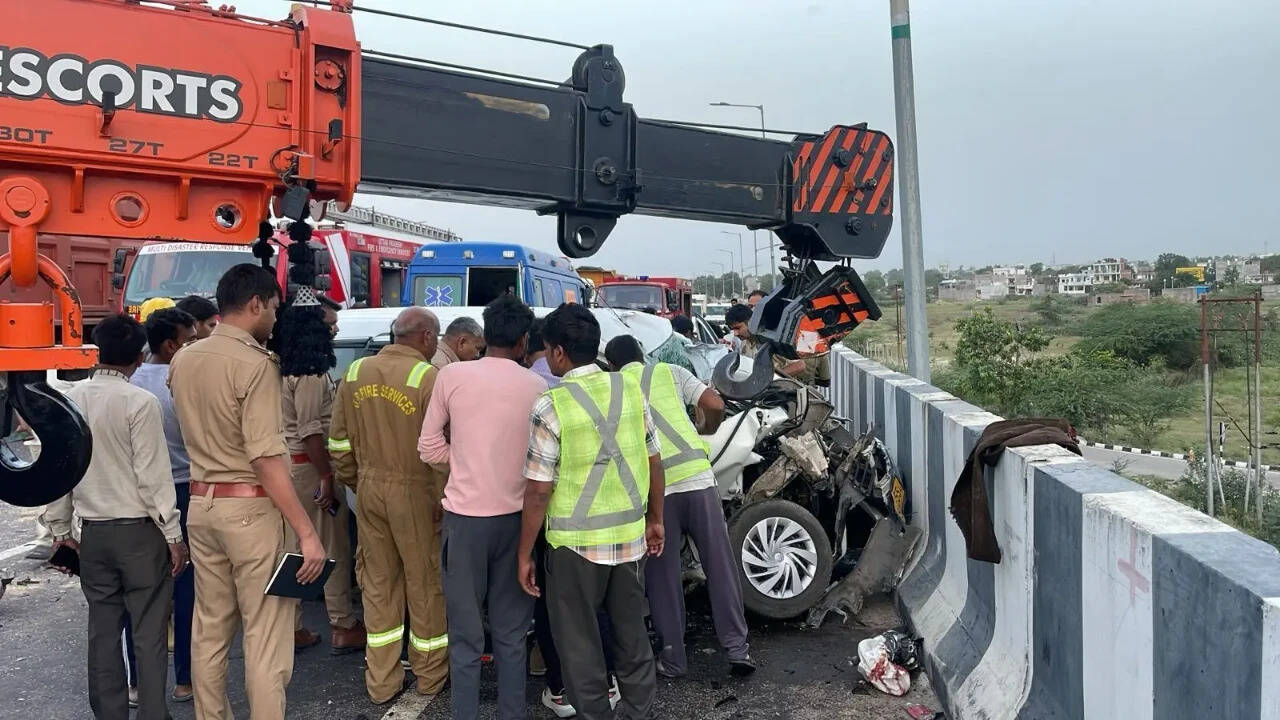 SUV collides with tractor-trolley on Lucknow’s Kisan Path, driver ...