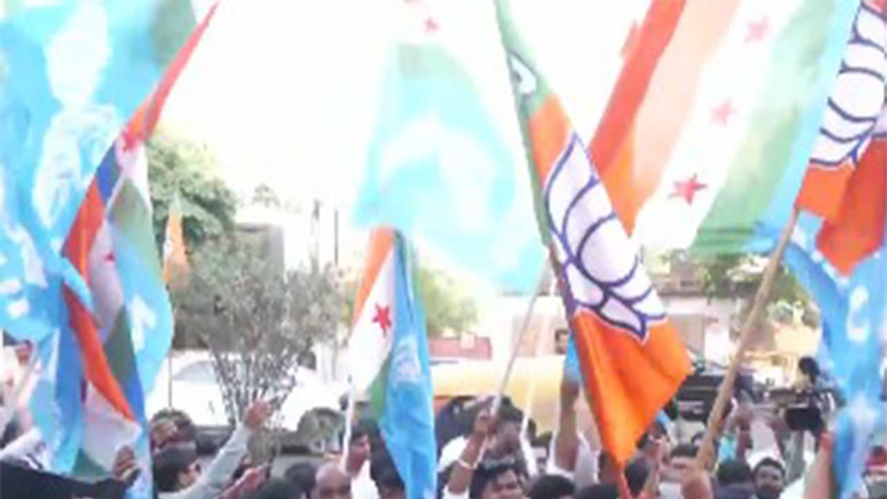 NEET-UG 2026 leak: BJYM, NSUI workers clash during protest in Ranchi
