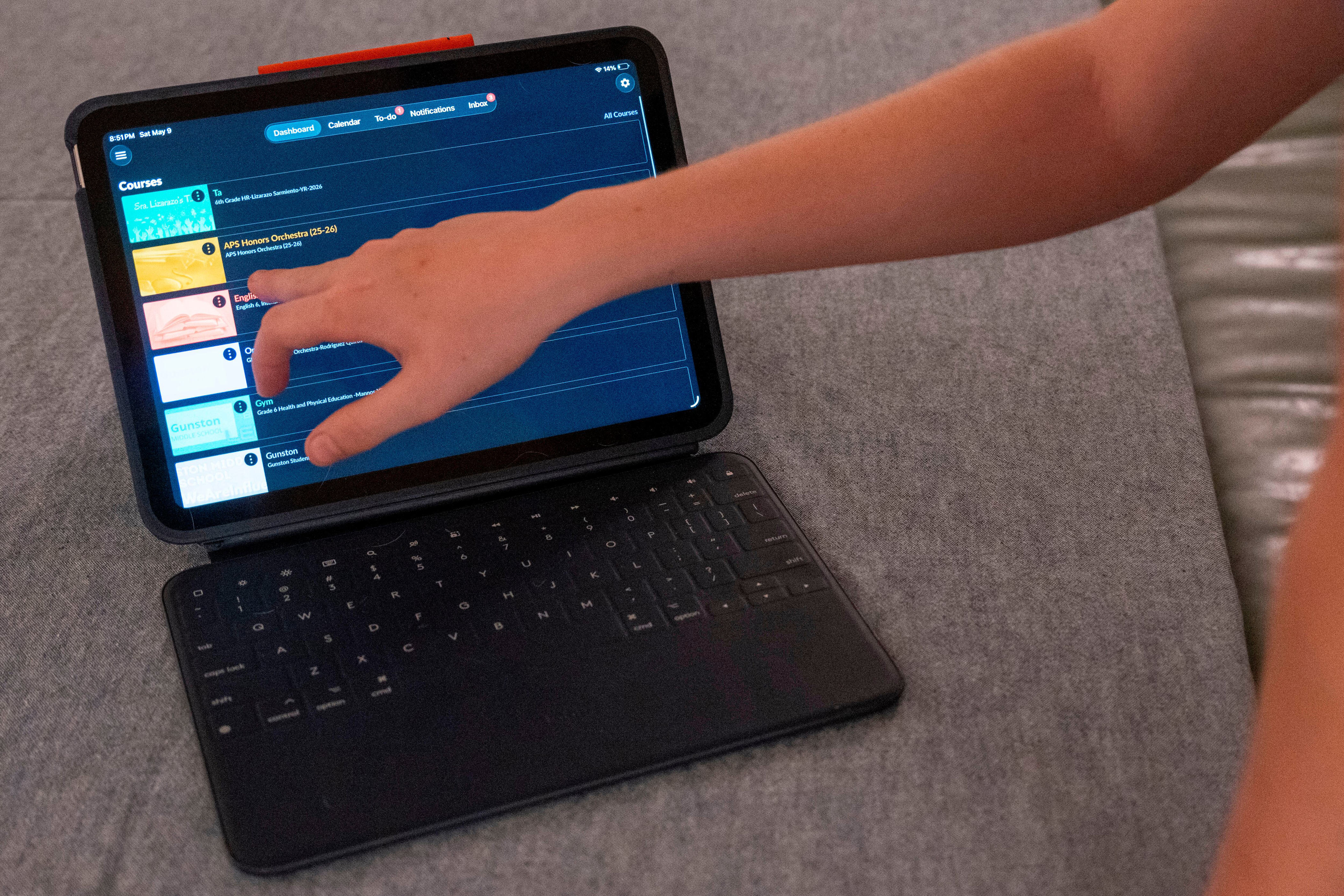 America’s schools face a backlash on digital devices as screens ...