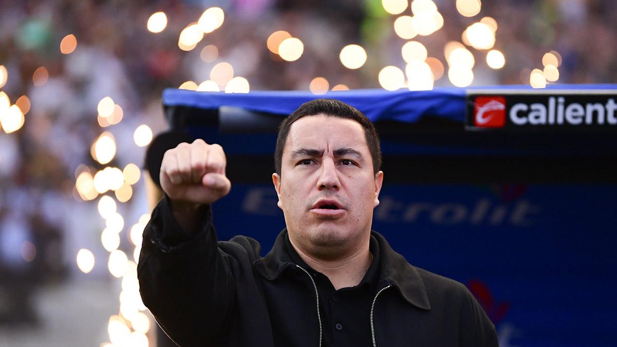 El futuro de Efraín Juárez en vilo