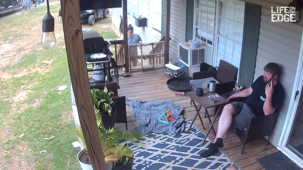 Mom faceplants into hot grill after tripping over baby gate