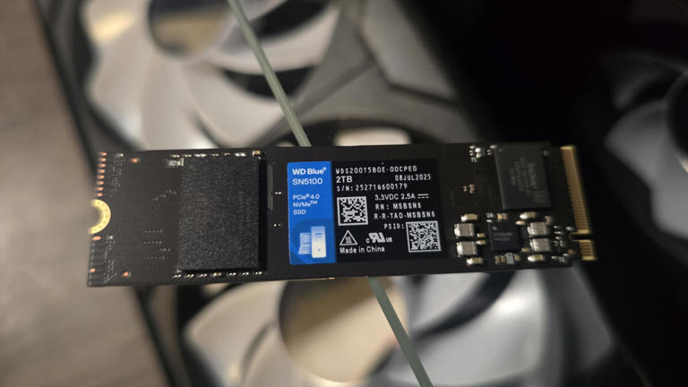 Samsung's prototype 900-layer flash memory chip promises huge storage ...