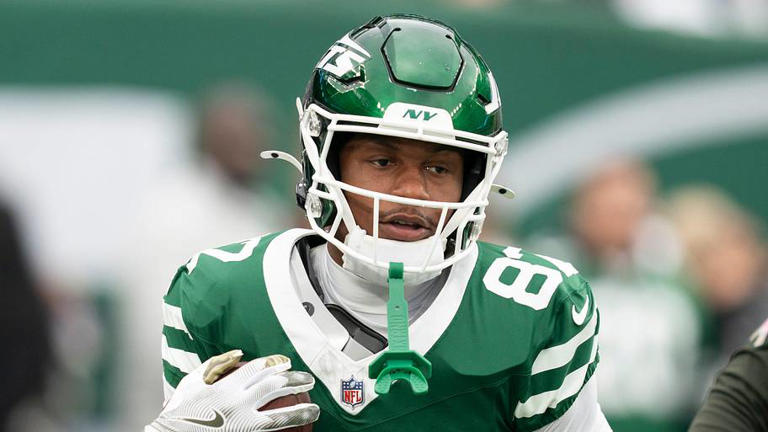 Jets insider reveals which players are fighting for their roster spots ...