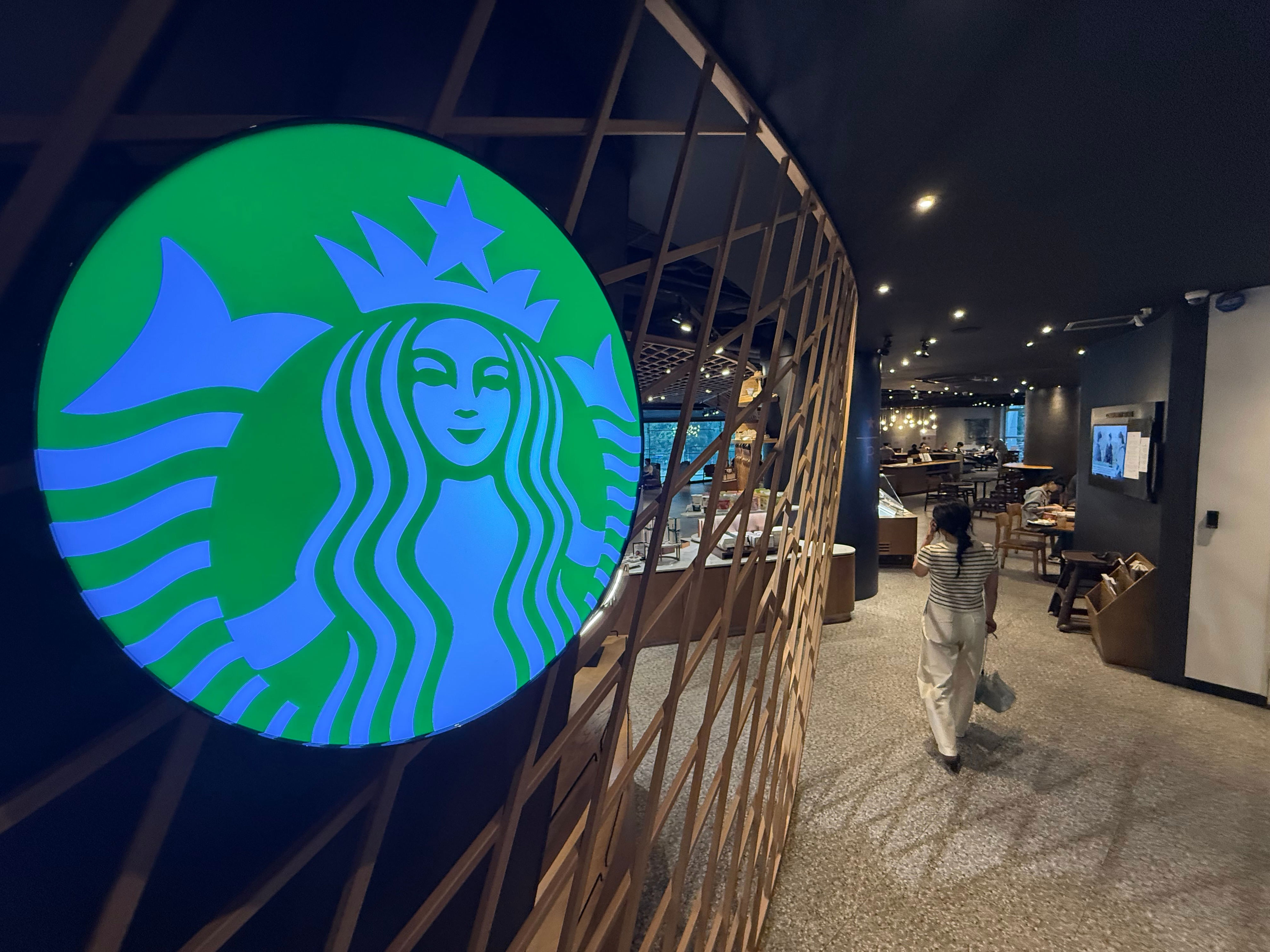 Starbucks Korea's 10-person approval fails to block 'Tank Day ...