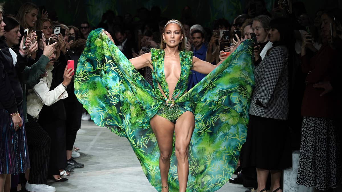 'Summer House' star Mia Calabrese wears JLo's iconic Versace dress at ...