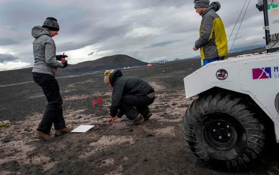 Biomimicry robot and drones could explore Mars lava tubes