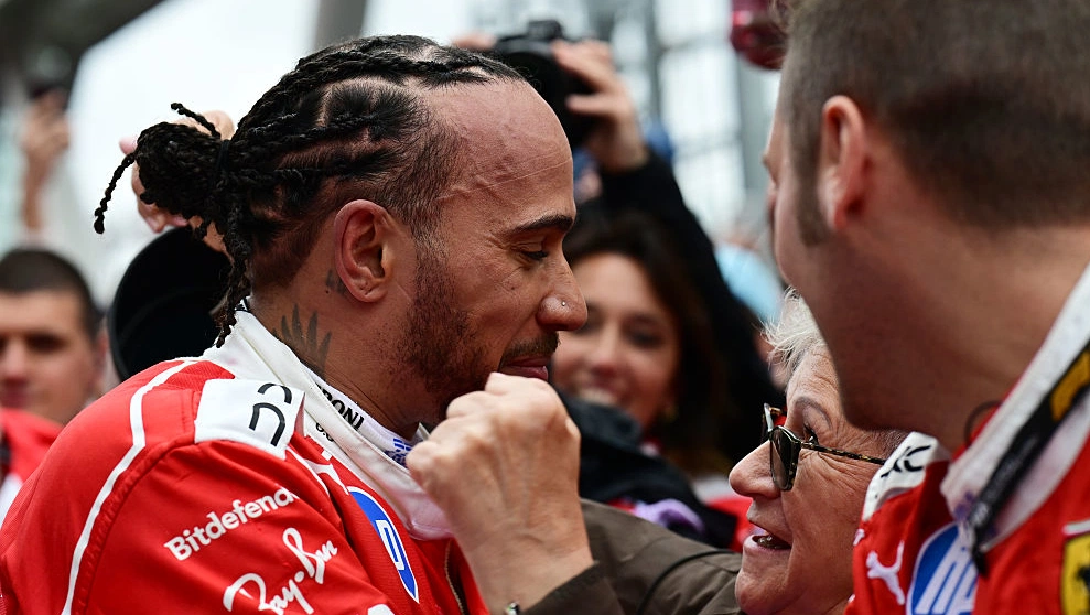 Hamilton’s old-school prep and inspired drive lift Ferrari