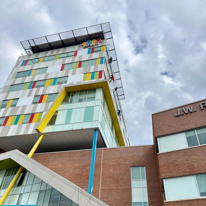 Superhero window washers surprise patients and their families at WVU ...