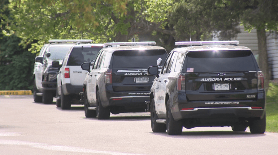 Man arrested after deadly shooting at Aurora apartment complex