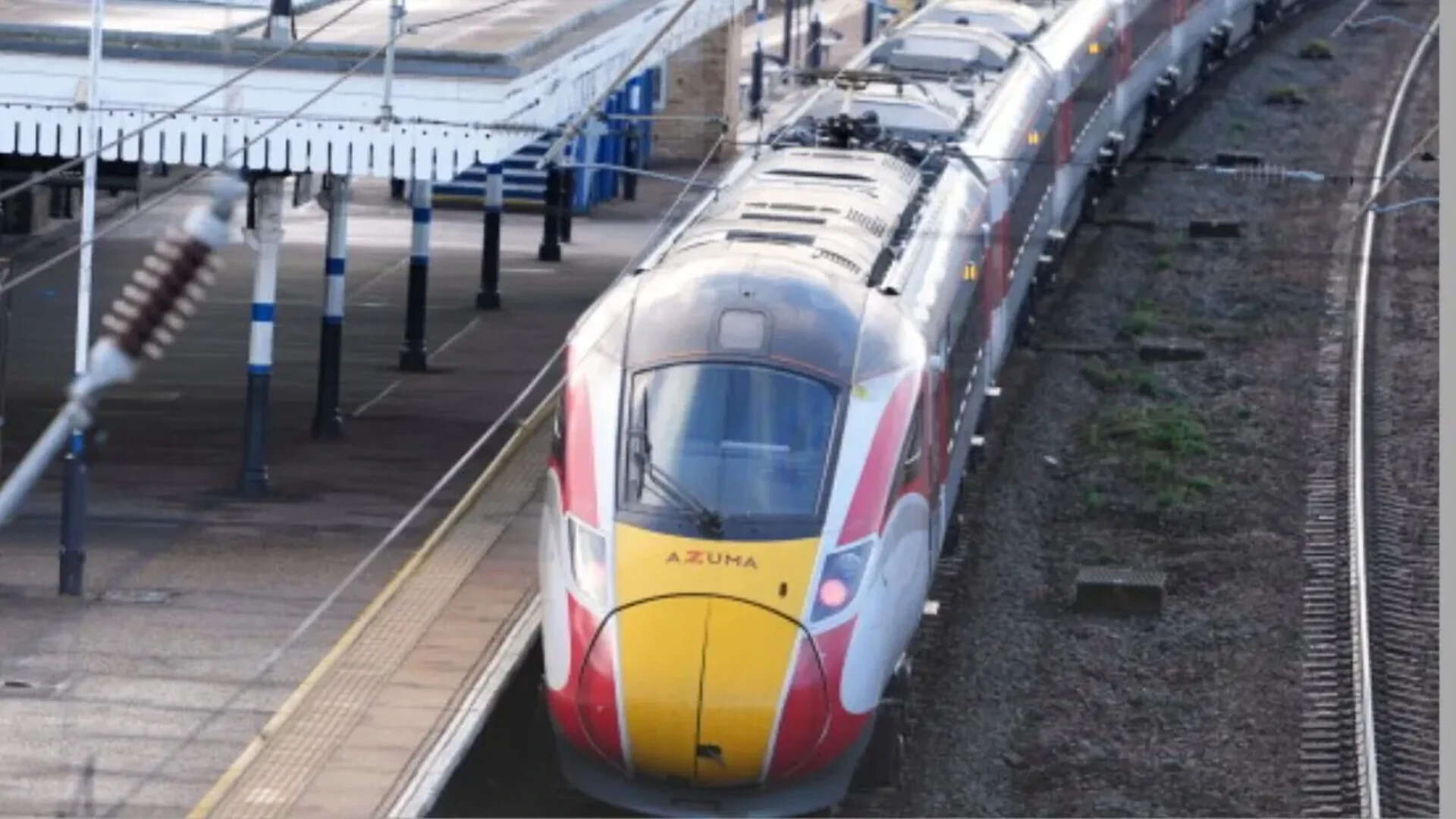 UK heatwave hits rail network: Smoke on tracks near London Waterloo ...