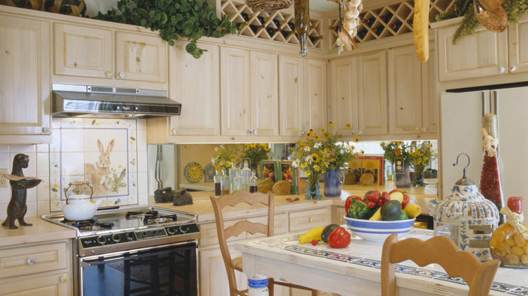 Upcycle those bottle caps to bring back '90s-style lamps in the kitchen