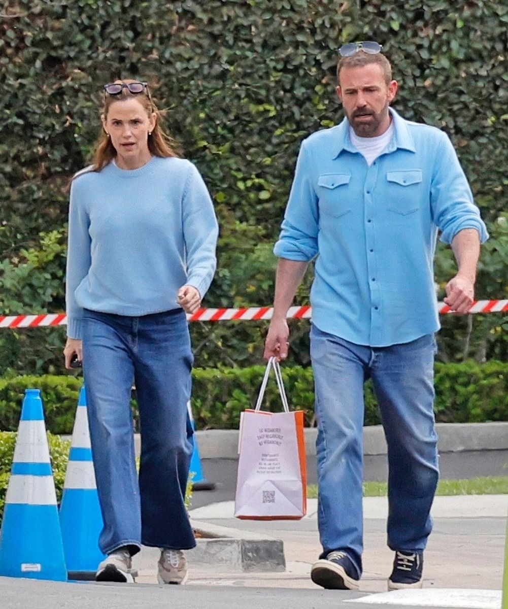 Ben Affleck and Jennifer Garner coordinate matching blue looks while ...