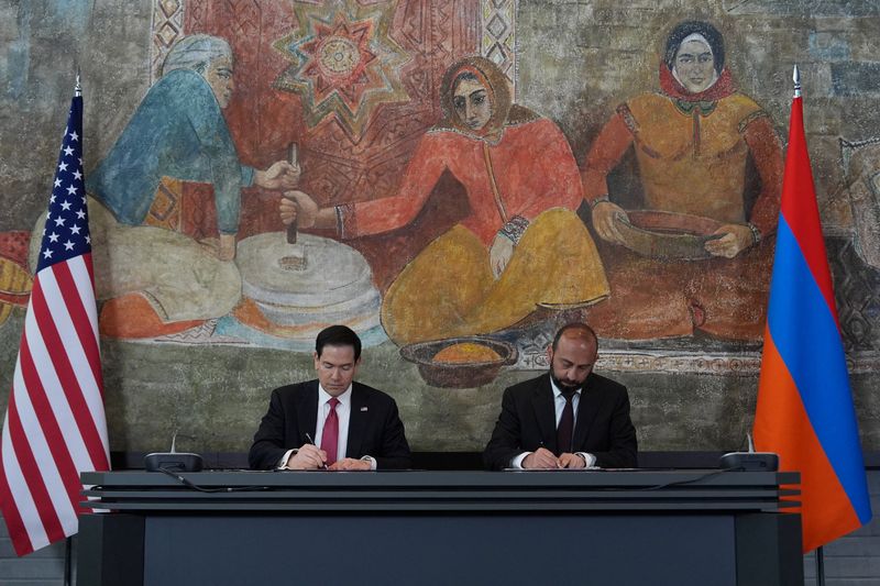 US and Armenia sign partnership agreement ahead of Armenian election