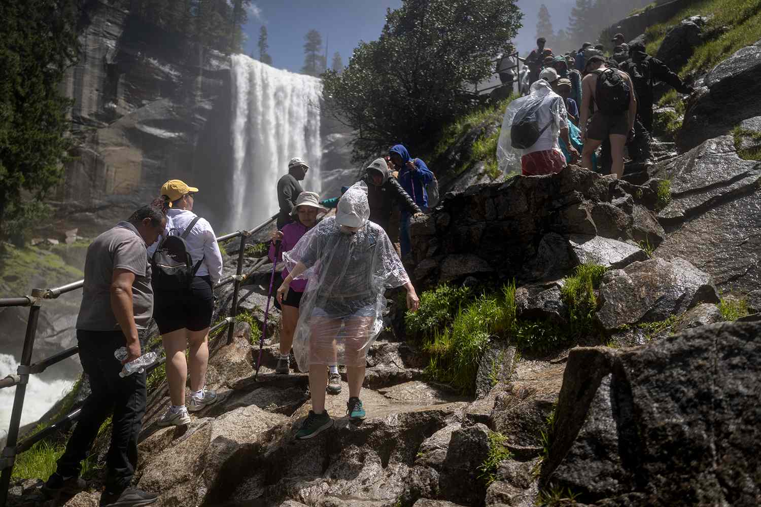 Yosemite visitors report 'chaos' over holiday weekend after park ended ...