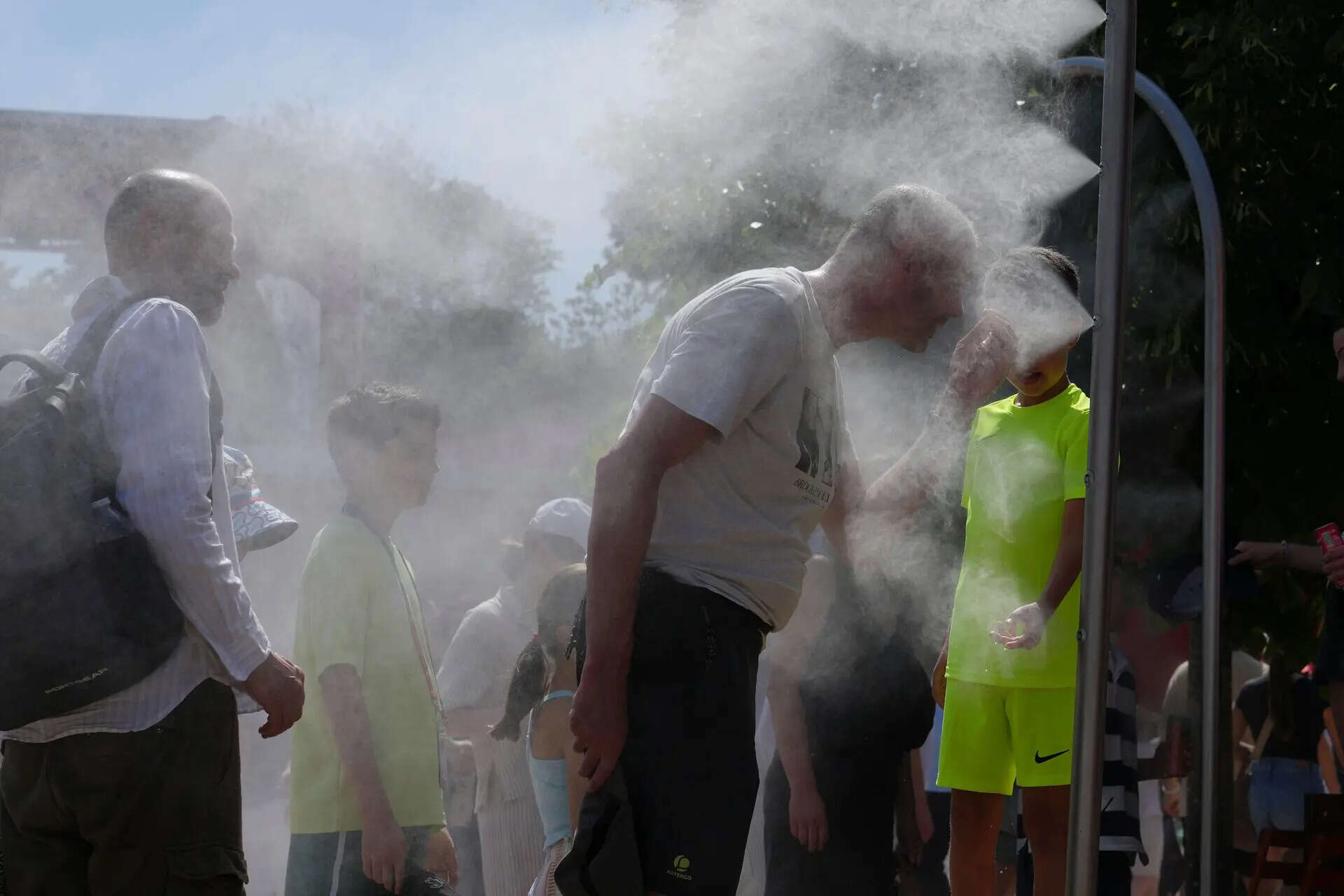'Too hot to work?' Check your workplace rights as temperatures soar ...