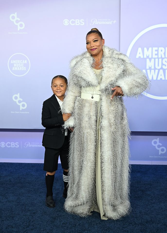 Queen Latifah enjoys rare family outing at the AMAs with her partner ...