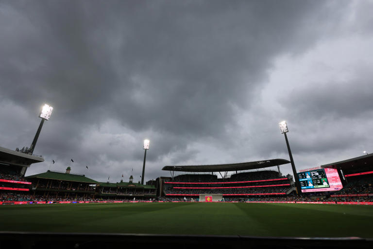 Pink ball in play to stop bad light delays in tests this summer