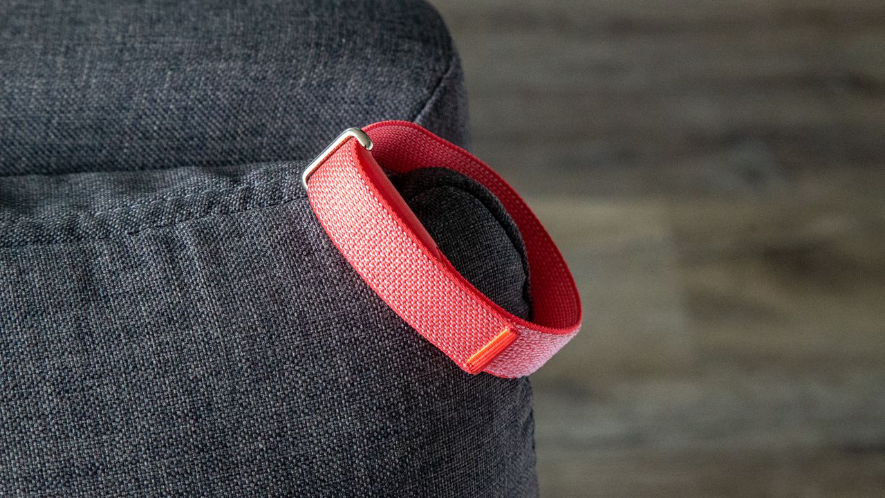 I've been using the Fitbit Air, and it's a pretty good fitness tracker ...