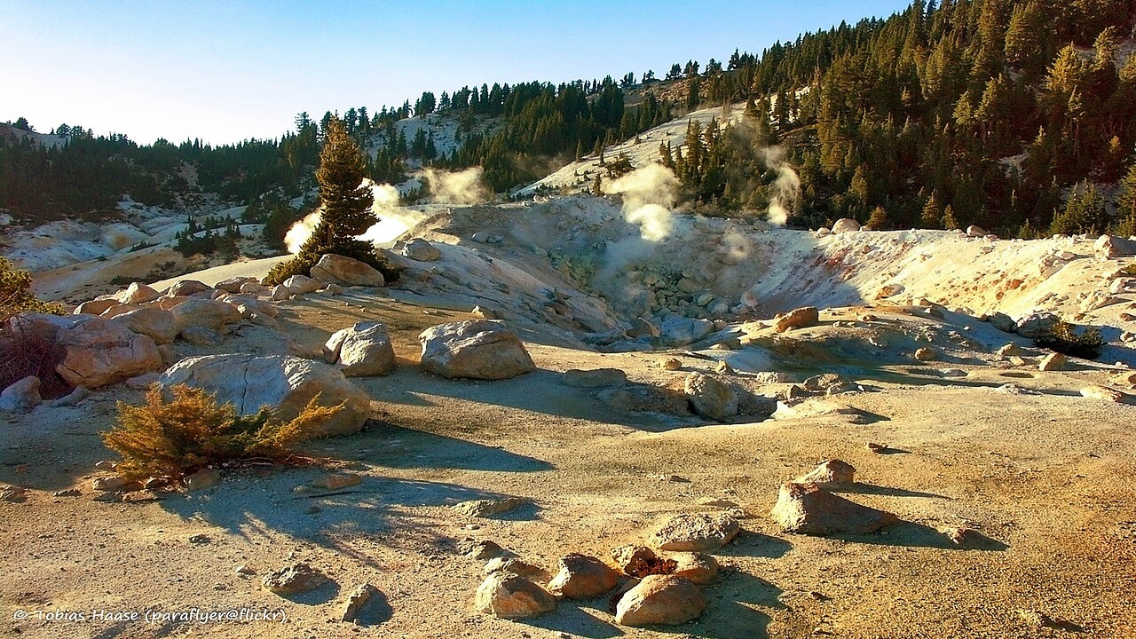 This northeastern California park has boiling mud, alpine lakes, and ...