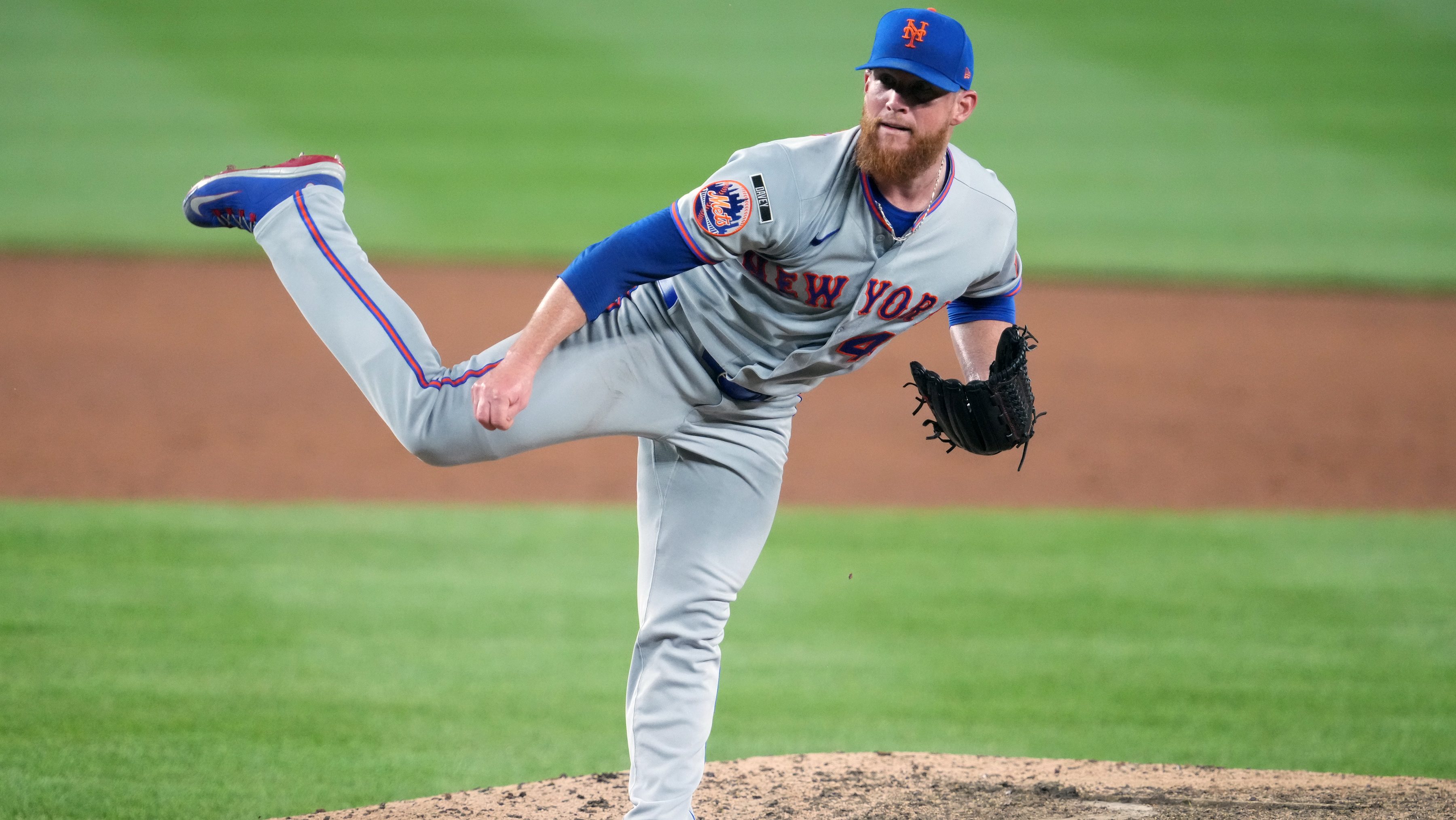 Former Mets All-Star reliever signs with top contender after release