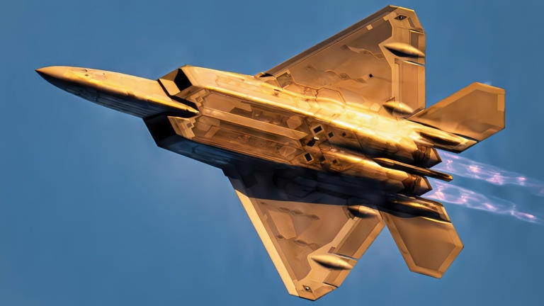 The US Air Force F-22 Raptor’s only flaw comes down to 1 word