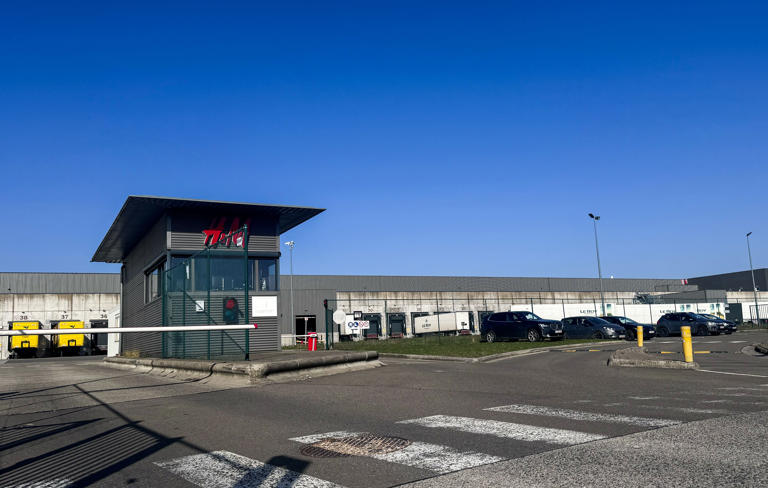 Werknemers distributiecentrum H&M Logistics in Ghlin blokkeren toegang ...
