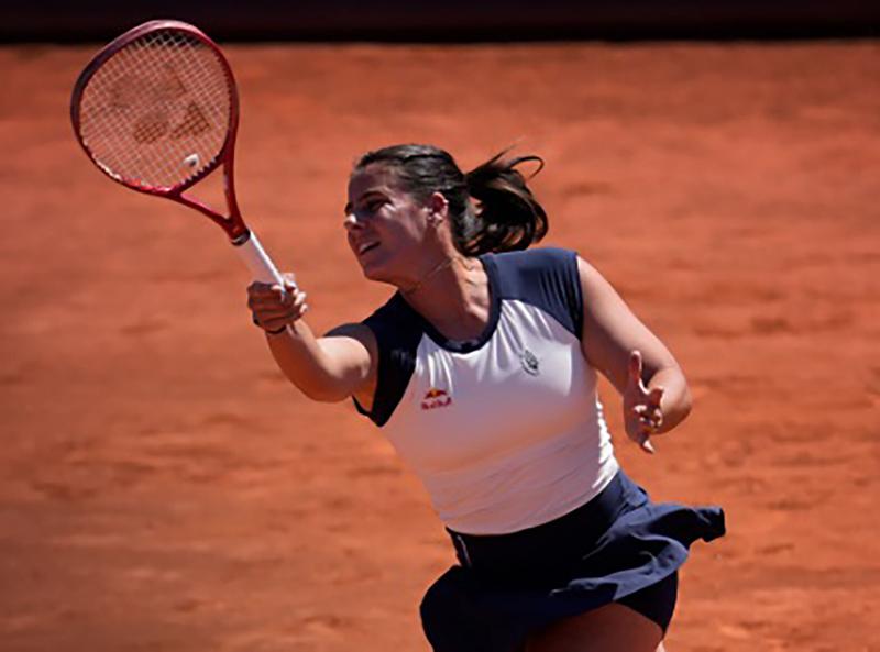 Fresh off first clay court title, Navarro cruises in first match at ...