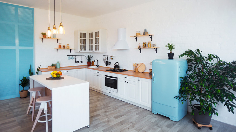 15 colors to decorate with for a retro '50s aesthetic