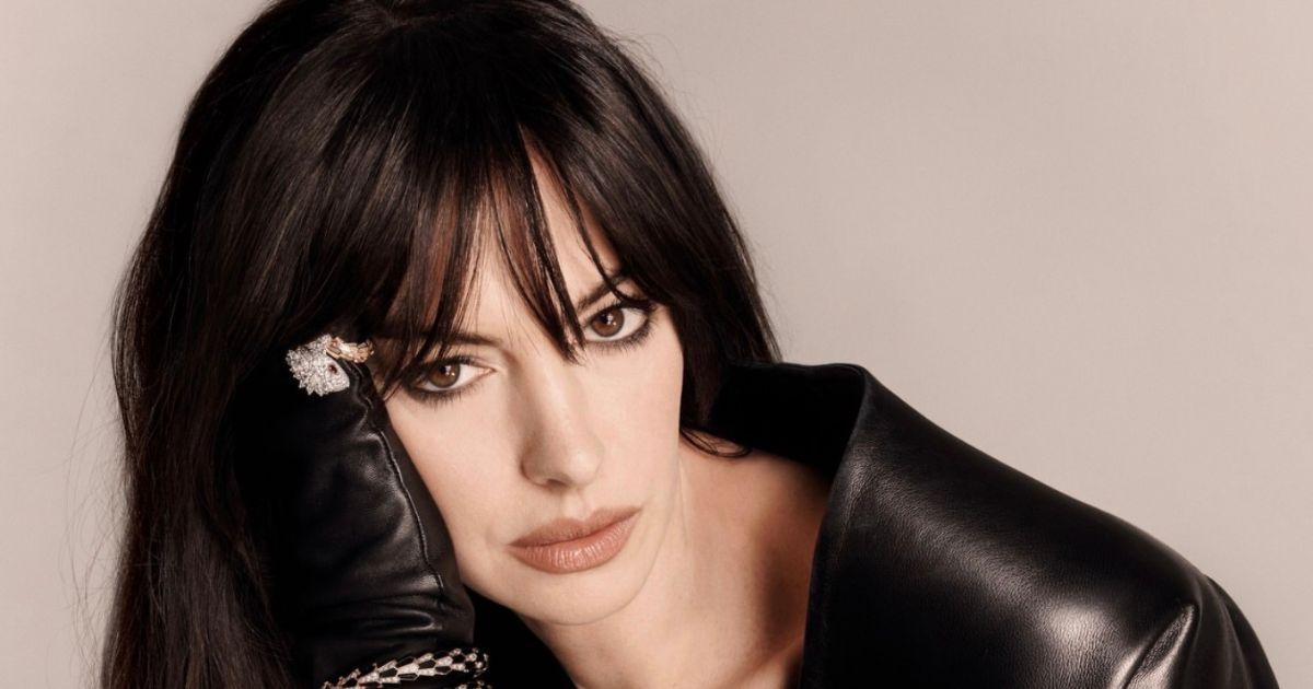'Legally blind': Anne Hathaway drops bombshell on her 10-year battle ...