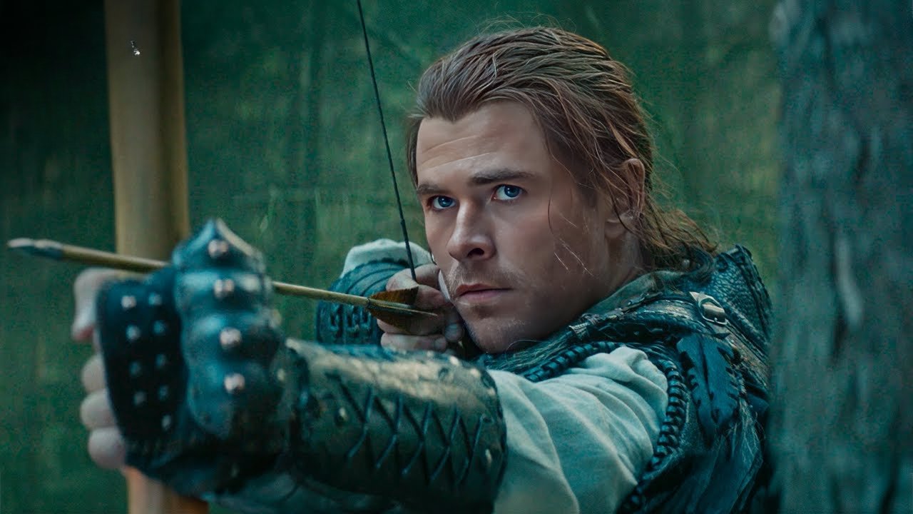Chris Hemsworth ambushes group of bandits | The Huntsman: Winter's War