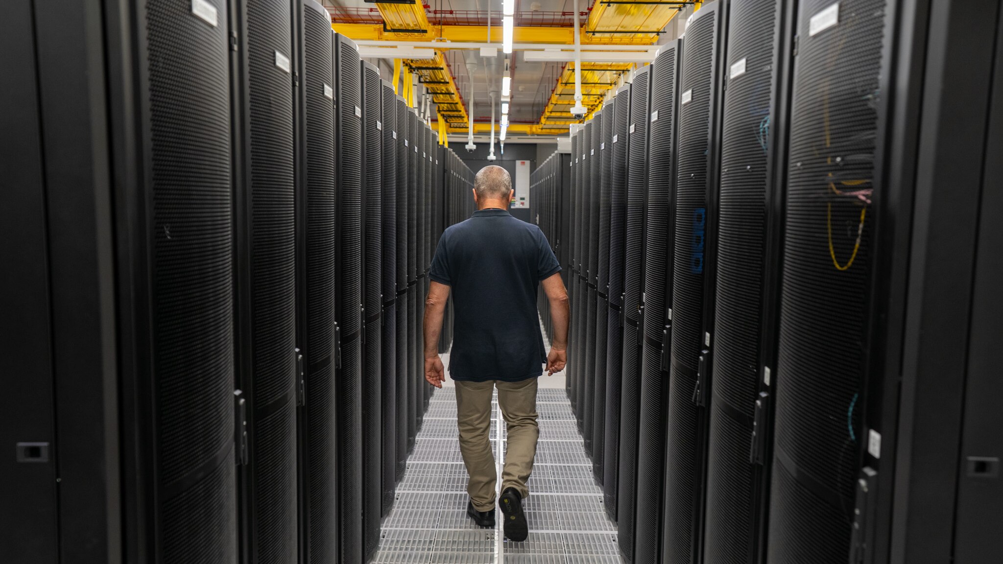 Report warns AI data centre boom threatens Australia's energy transition