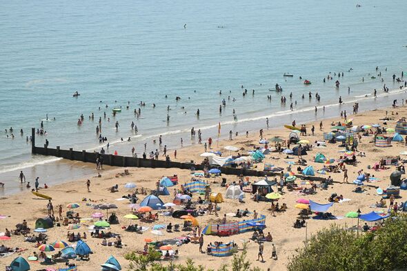 Rare amber health warning update for 6 areas as UK braces for 35C heat ...