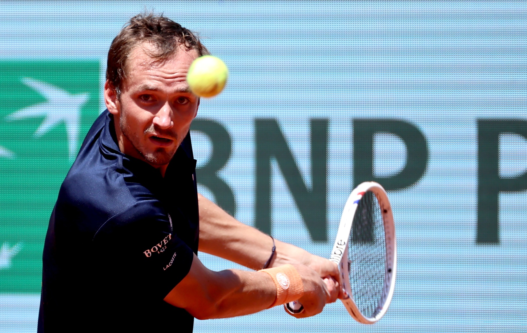 Medvedev, eliminado por el 97 del mundo, mantiene su maleficio en París