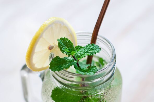 Stay cool in heatwave by swishing one herb in your mouth - athletes ...