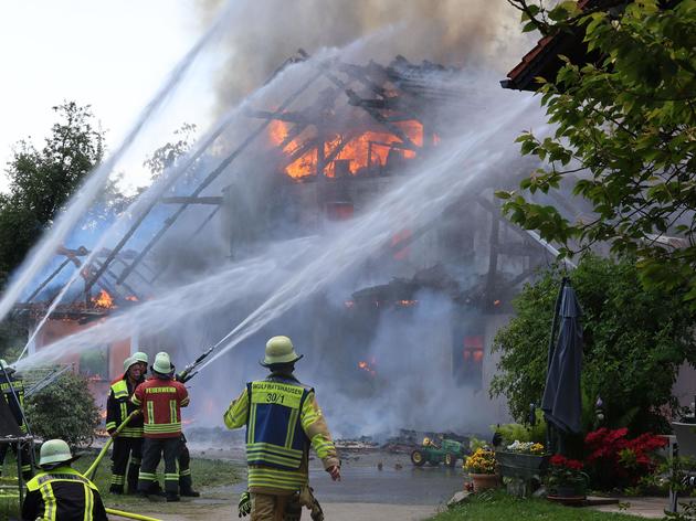 Feuer vernichtet Bauernhof: Millionenschaden nach Großbrand in Oberbayern