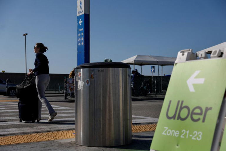 Uber, Lyft drivers in Massachusetts form first US ride-share union