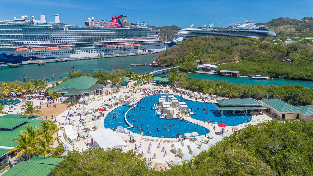 Carnival Cruise Line opens new pool area at exclusive Roatán port