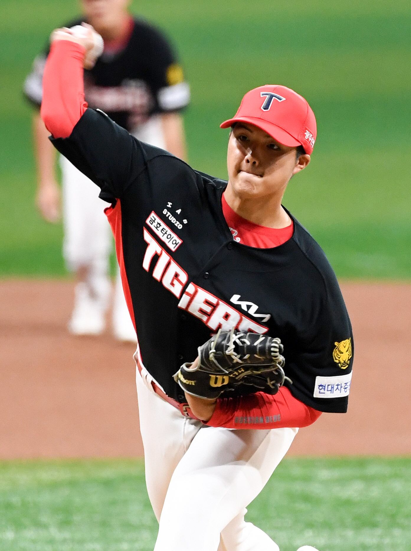 KIA's Kim Tae-hyung pitches six innings of hitless, runless baseball