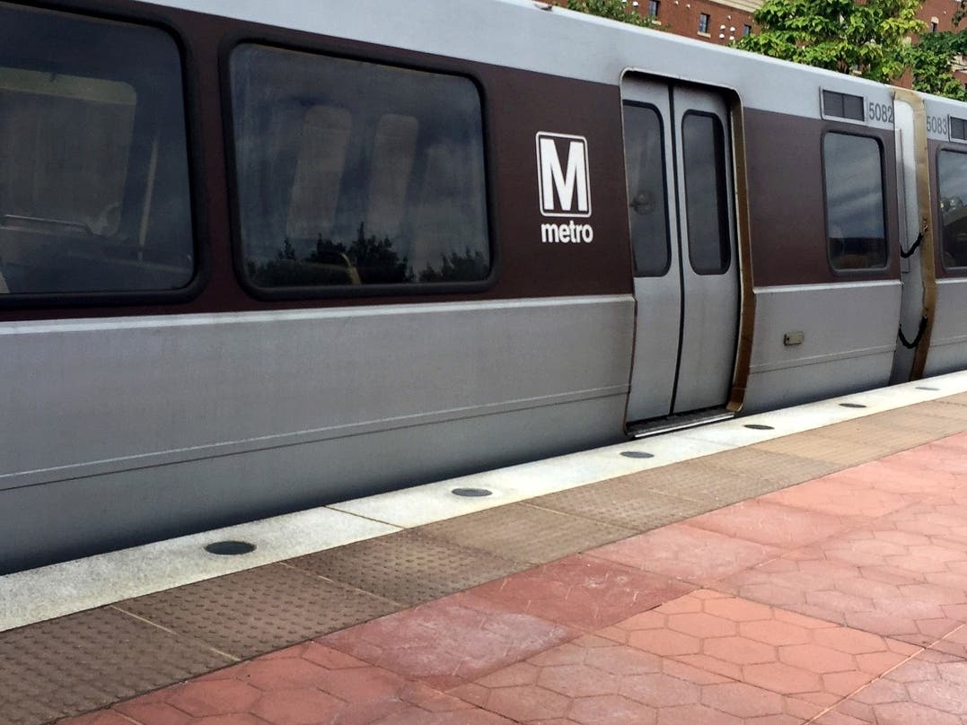 Downed tree blocks metro commuters on these NoVA lines, shuttle ...