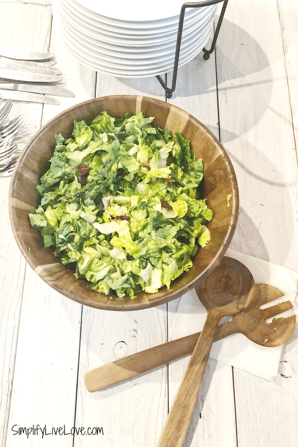 Wilted lettuce salad with hot bacon dressing (classic family recipe)