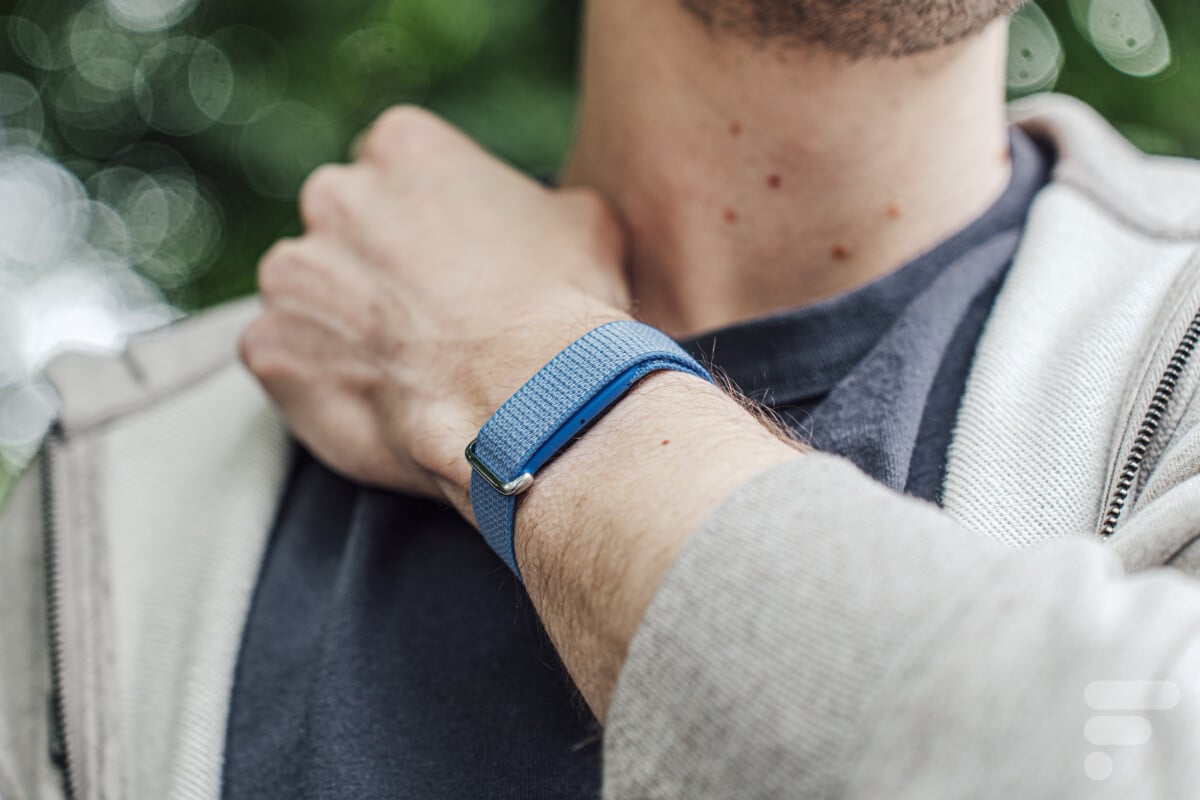Test du Google Fitbit Air : ce bracelet sans écran cache la meilleure ...