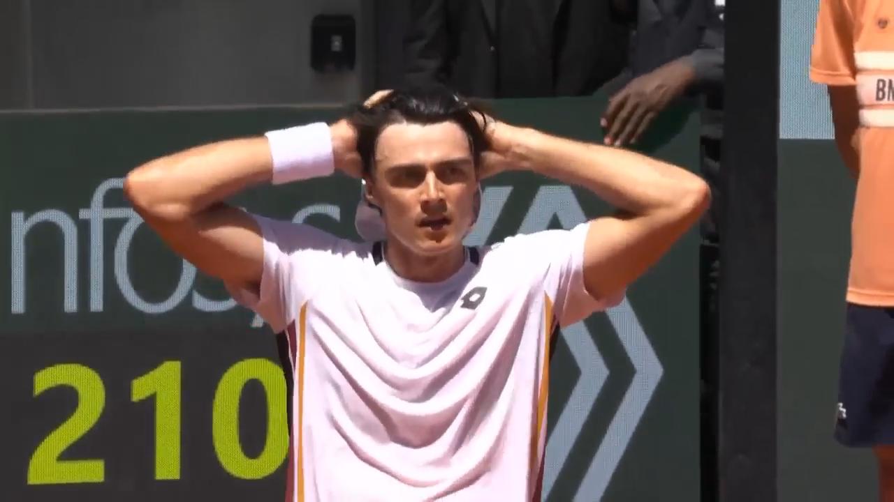 Walton upsets Medvedev in the French Open first round